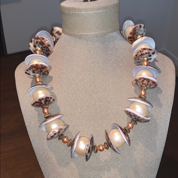 Jewelry | Seashell And Pearl Bulky Necklace | Poshmark
